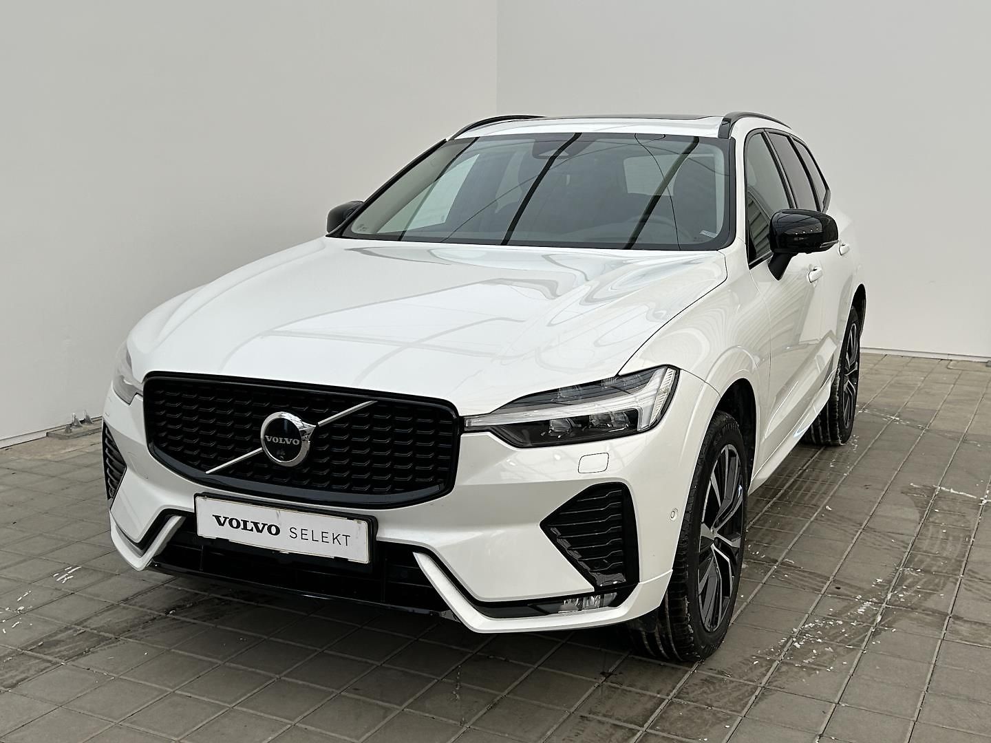 Volvo XC60 2.0 B4 4x4 ULTIMATE | Největší inzerce autobazarů - TipCars