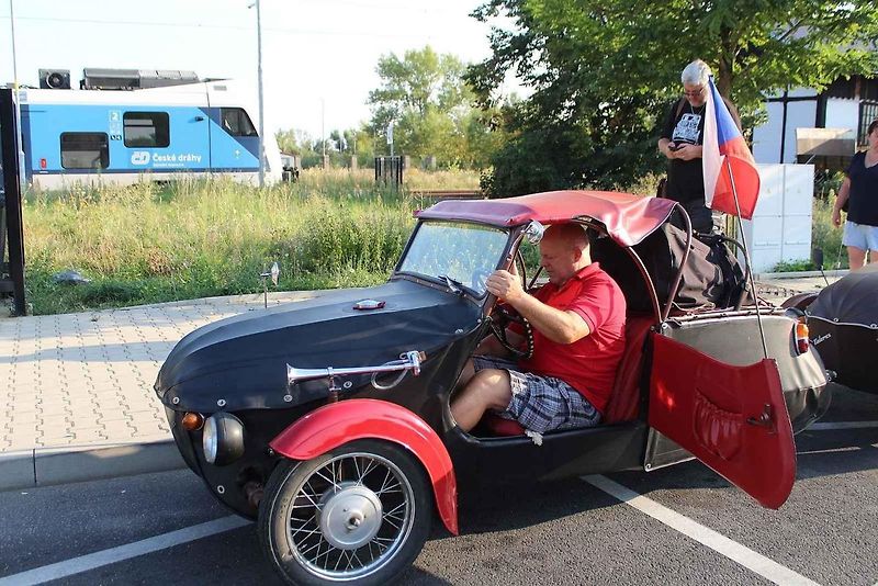 Legendární hadráky na cestách. Velorex čundr zavítal také do Litvínova ...
