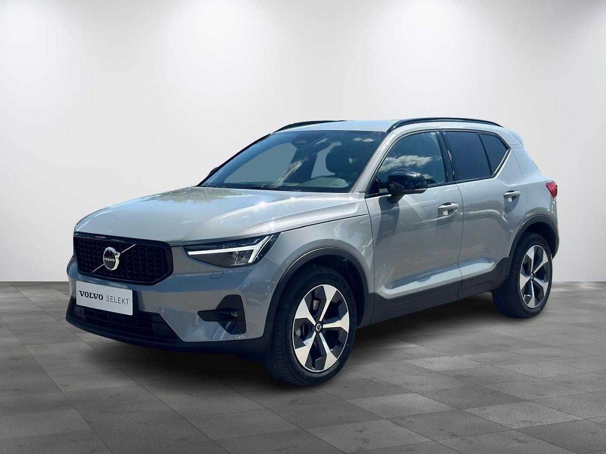 Volvo XC40 PLUS DARK B4 145kW, BLIS, ACC | Největší inzerce autobazarů ...