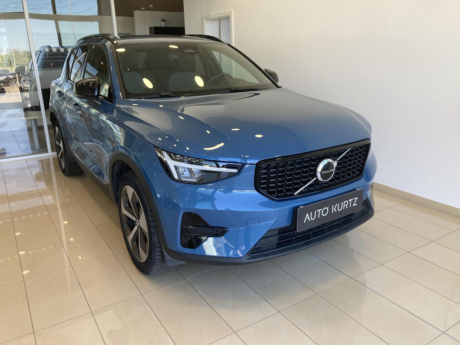 Volvo XC40 B3 FWD PLUS DARK | Největší inzerce autobazarů - TipCars