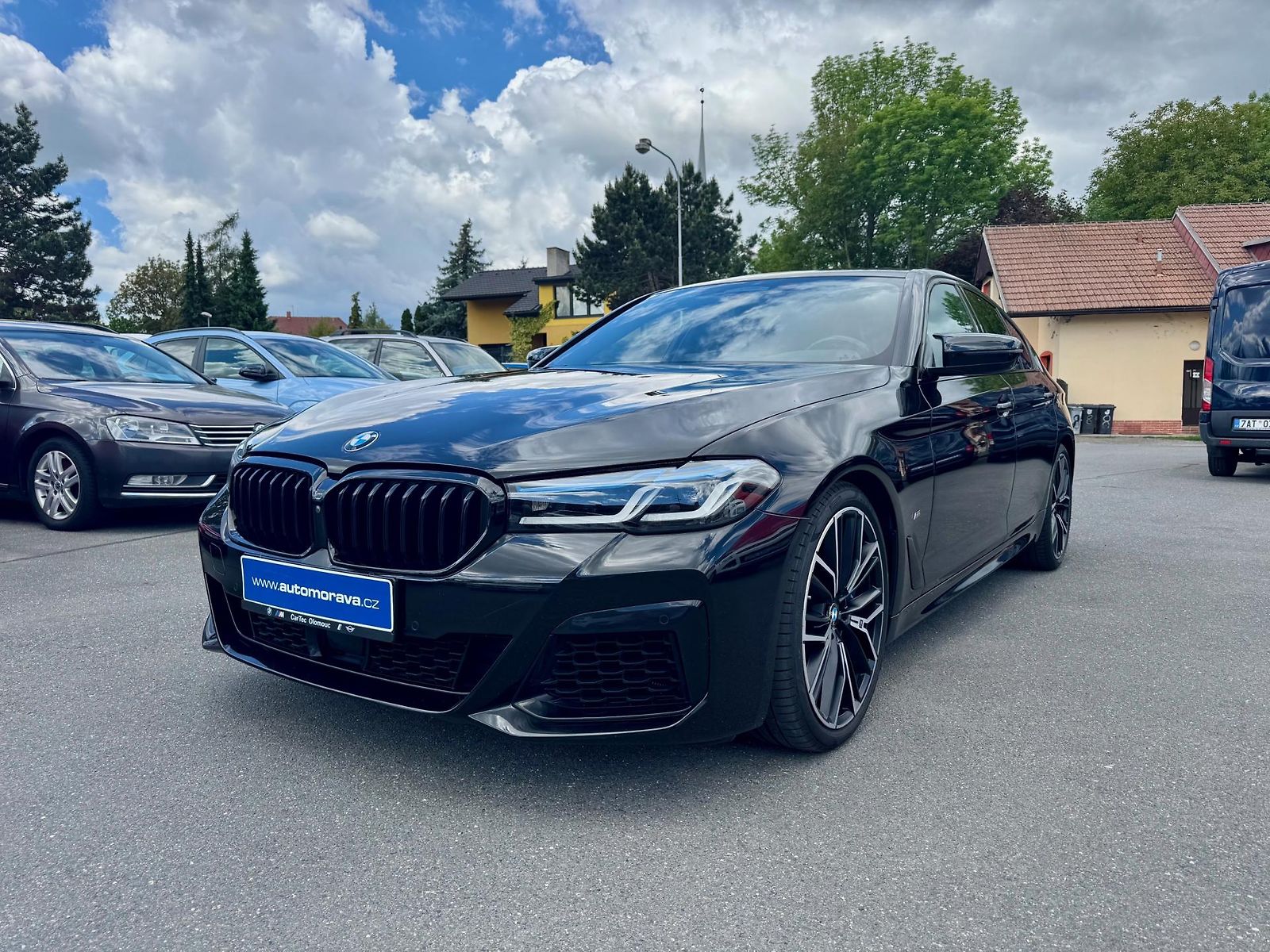 BMW Řada 5 M550i Xdrive - CZ - DPH | Největší inzerce autobazarů - TipCars