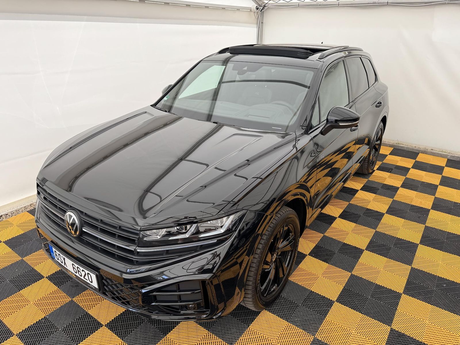 Volkswagen Touareg 3.0Tdi*1-MAJ*DPH*HUD*R-LINE* | Největší inzerce ...