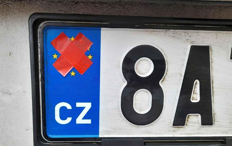 Řidiči se specifickými typy SPZ dostanou od policie obří pokuty. Týká ...
