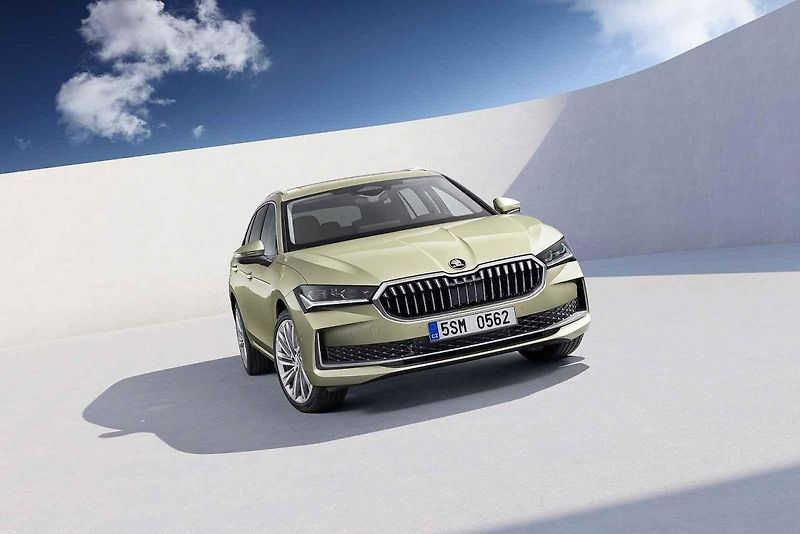 Nový Superb vás i namasíruje. Škoda představila současně liftback i ...
