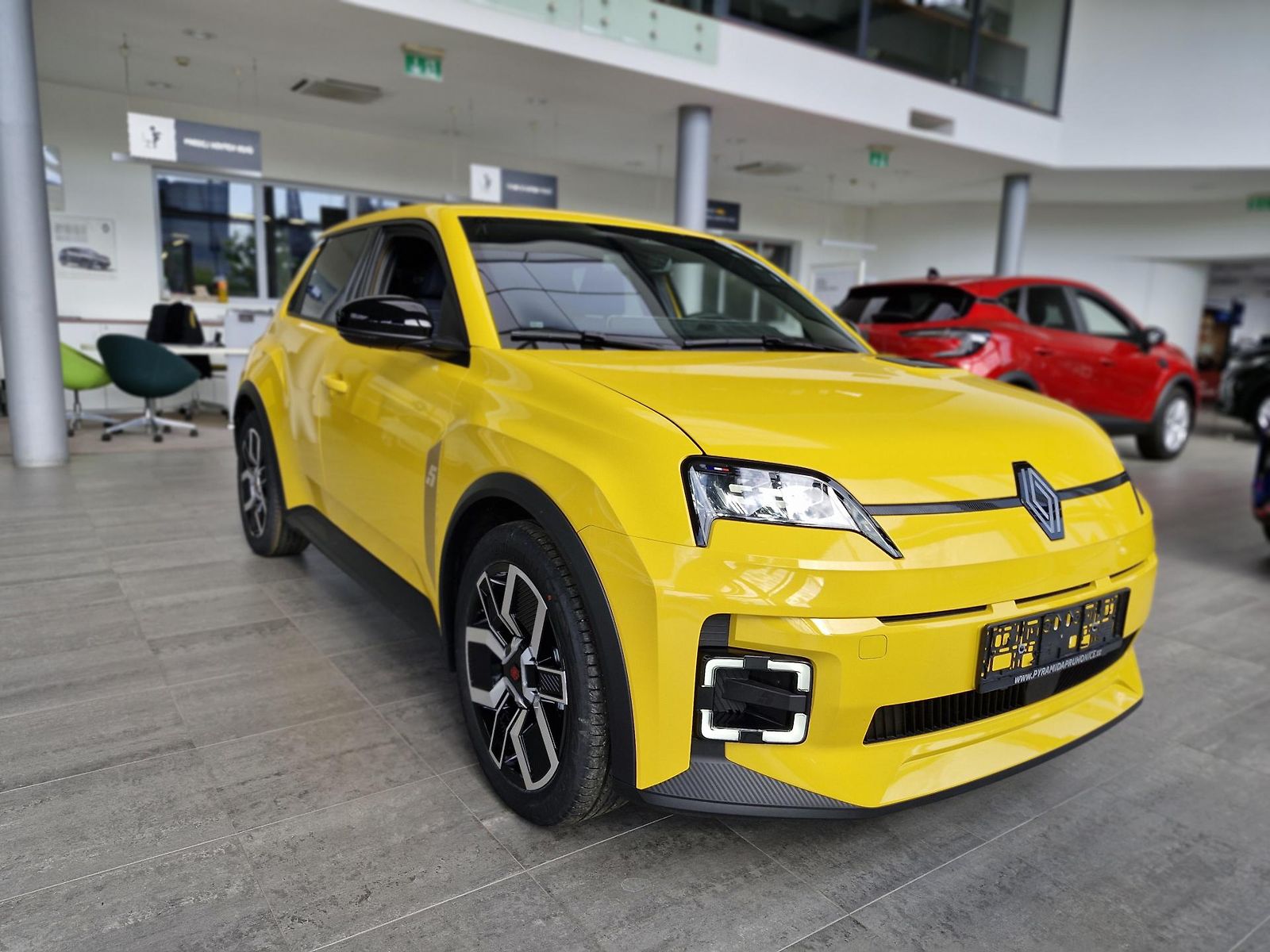 Renault 5 E-TECH techno 150 k comfort range | Největší inzerce ...